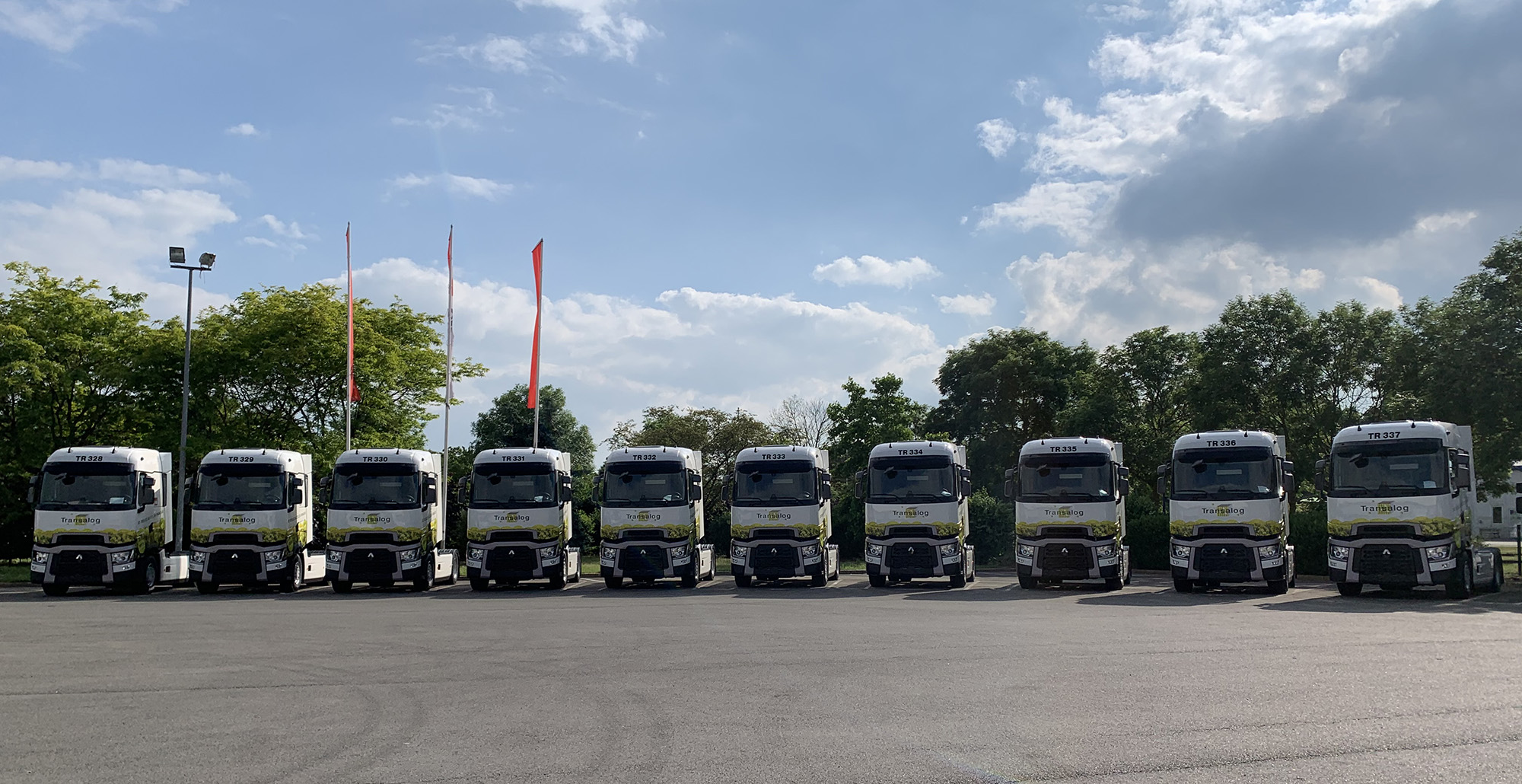 Transalog reçoit ses premiers Renault Trucks T High B100 | Renault ...